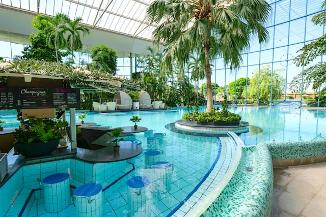 Therme Erding - Alles XXXL: Sauna, Rutschen, Badespaß, Erholung ...