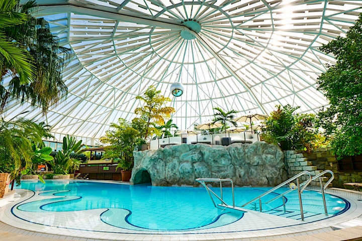 Therme Erding - Alles XXXL: Sauna, Rutschen, Badespaß, Erholung ...